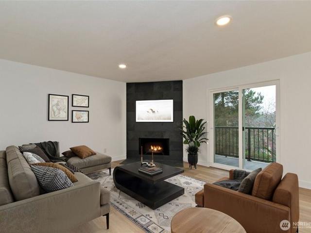 12525 NE 145th Pl Apt F93, Kirkland, WA 98034