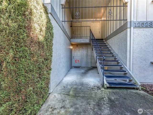 12528 NE 117th Pl Apt E1, Kirkland, WA 98034