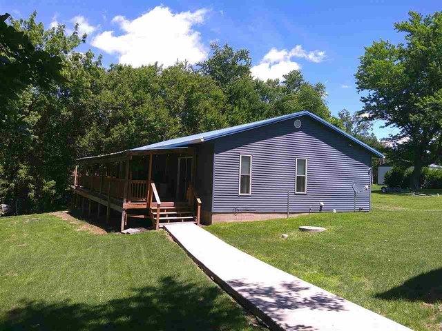 1252 and 1253 Holiday Ln, Brooklyn, IA 52211