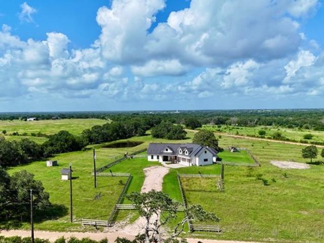 1252 County Road 388, Hallettsville, TX 77964