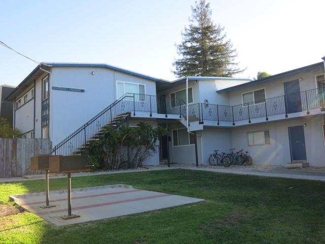 1252 E Foothill Blvd