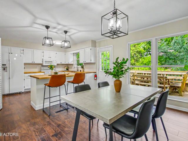 1252 Lovell View Drive