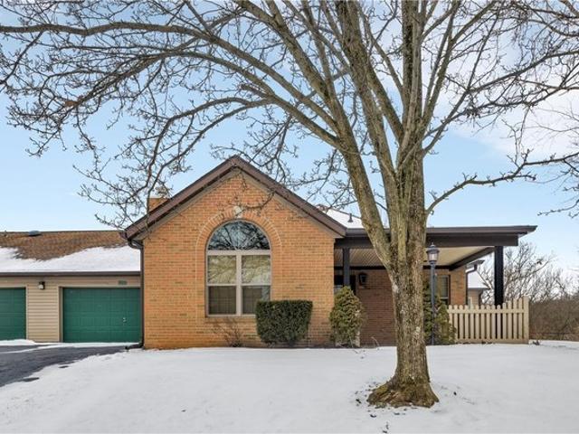1252 Stanford Ct, Coraopolis, PA 15108