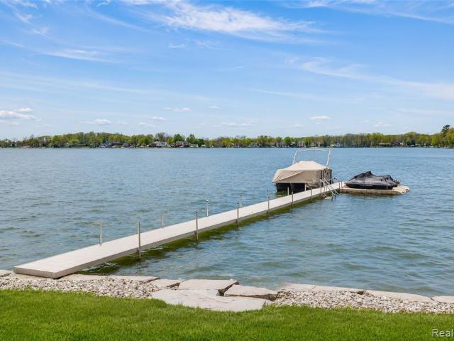 12530 Woodhull Landing