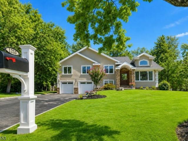 1253 Maple Hill Rd