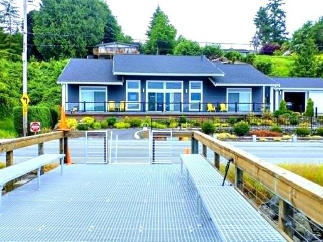 1253 Beach Dr E, Port Orchard, WA 98366