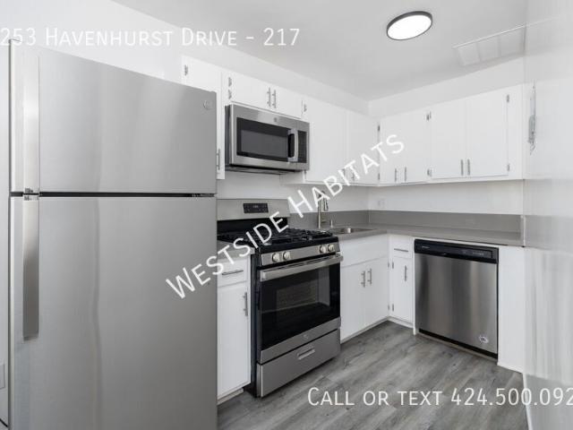 1253 Havenhurst Gorgeous, fully renovated building located in West Hollywood