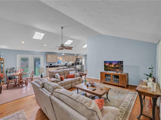 1253 Kingsway DR