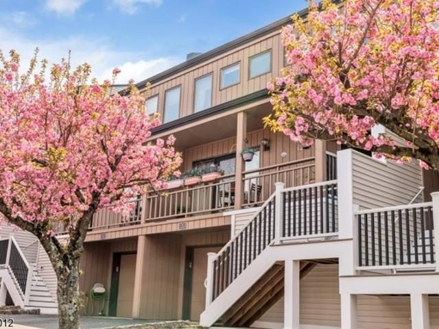1253 Stephanie Dr, North Caldwell, NJ 07006