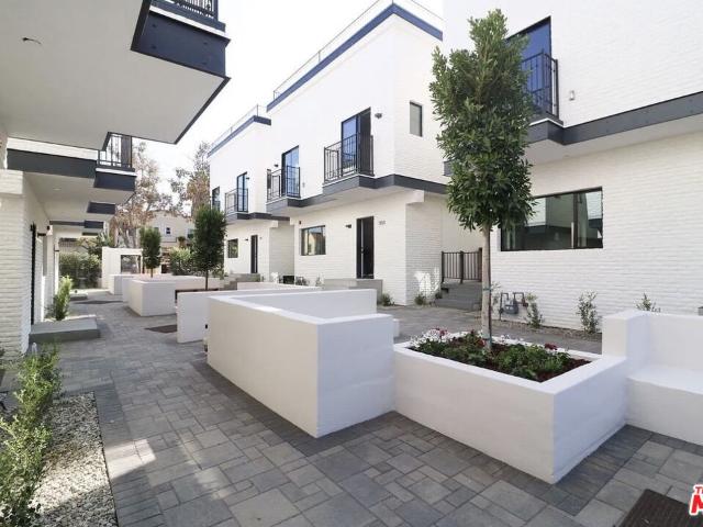 1253 S Plymouth Blvd, Los Angeles, CA 90019 | MLS #26646 | Compass