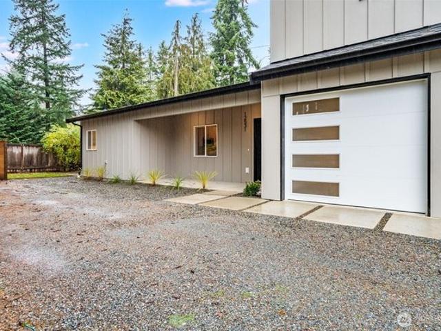 1253 th Ave NE Unit A, Seattle, WA 98125