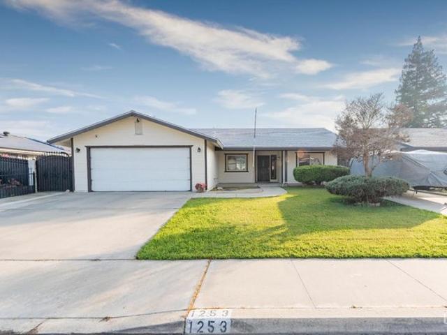1253 W Jean Ave, Porterville, CA 93257