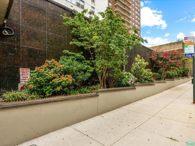 125 10 Queens Boulevard 716