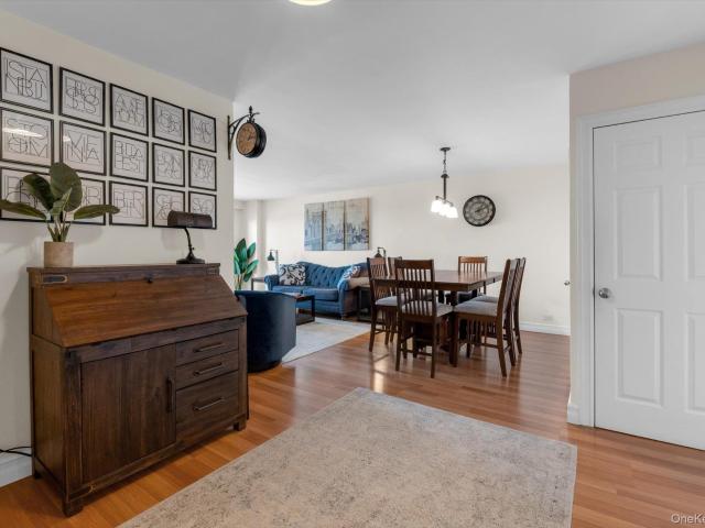 125 10 Queens Boulevard 2106