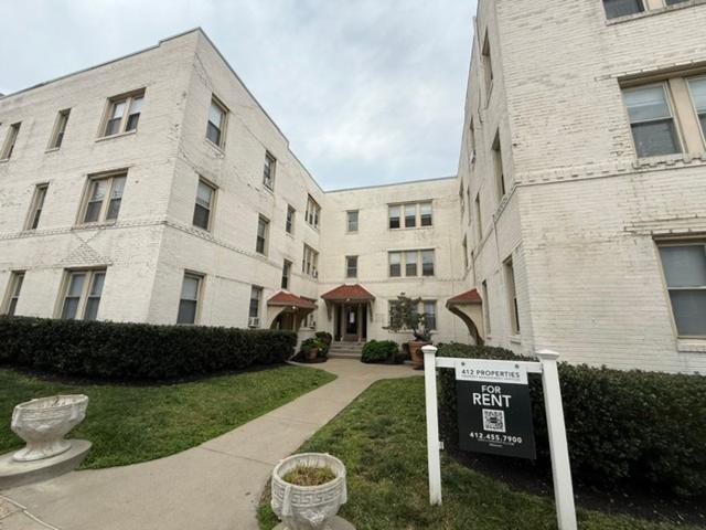 125 129 Central Square