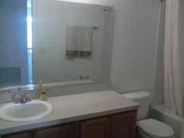 $125 / 1br bedroom in a pool&jacuzzi 2story house for rent 20min to disney/hwy27/192 map