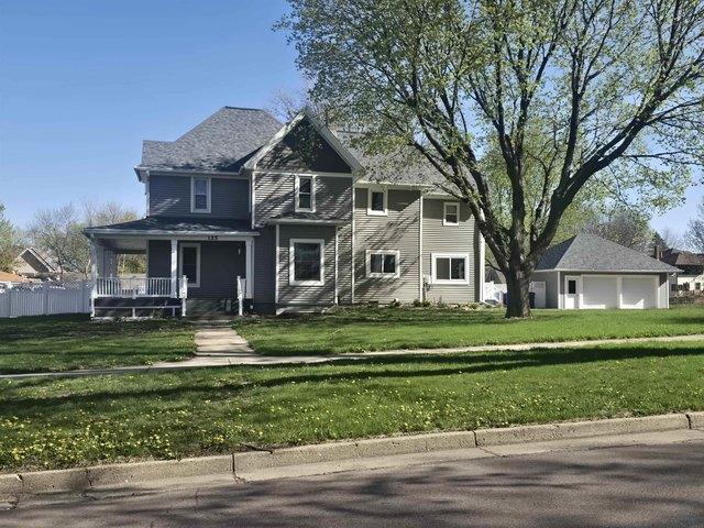 125 9th St SW, Le Mars, IA 51031