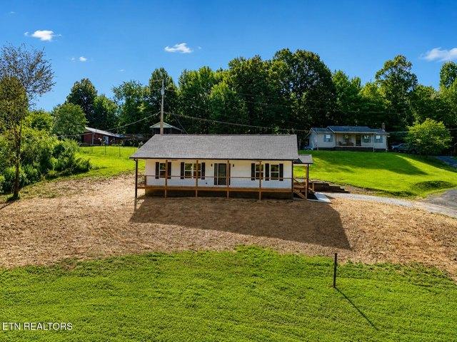 125 Canada Dr, Oneida, TN 37841