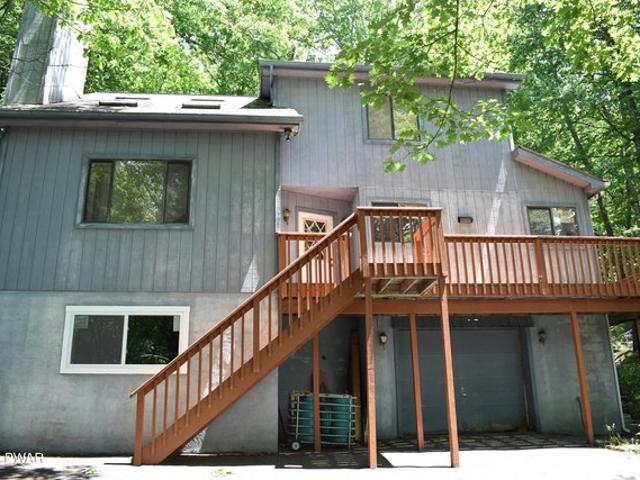 125 Canterbrook Dr, Lords Valley, PA 18428