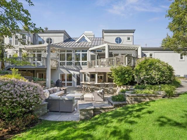125 Circle Ridge Dr, Burr Ridge, IL 60527
