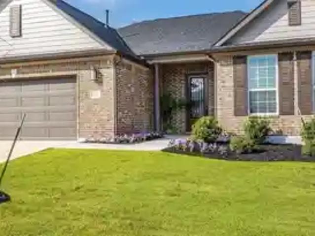 125 Cruising Oak St, 2 beds, 2 full baths