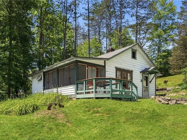 125 Creek Side Ln, Slippery Rock, PA 16057