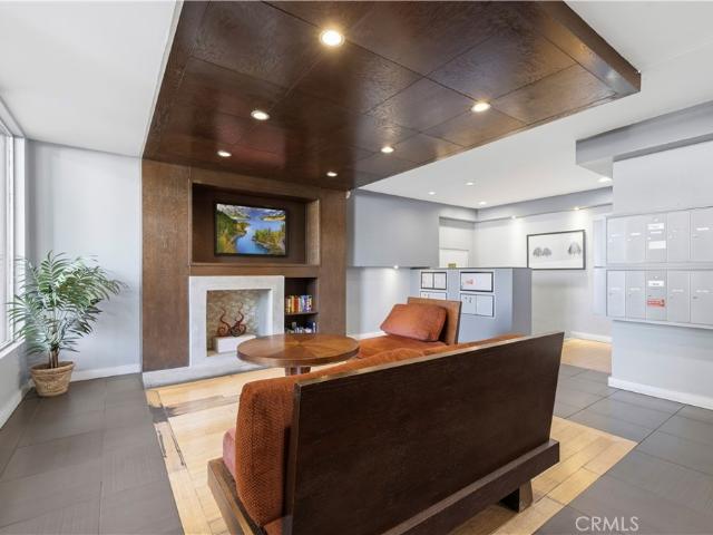 125 Allen Ave, Unit 213, Pasadena, CA 91106 | MLS #GD26070 | Compass