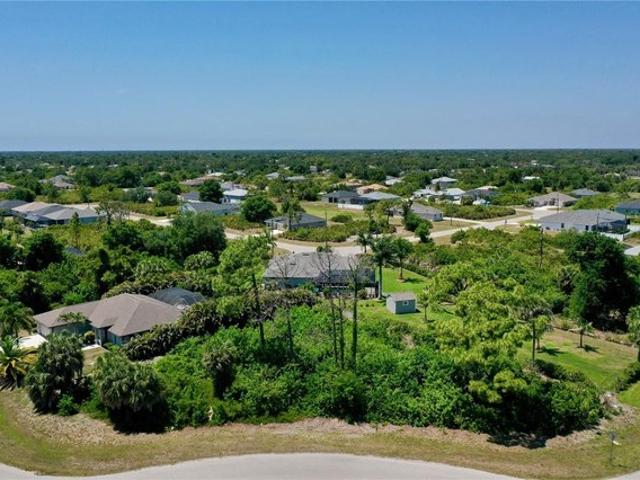 125 Australian Dr, Rotonda West, FL 33947