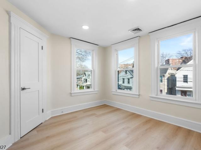 125 Brookside Ave