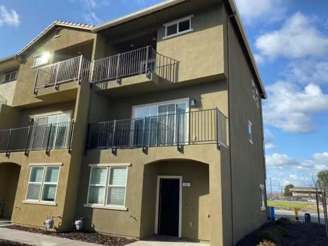 125 BUNDESON DR, HOLLISTER, CA 95023 Condo/Townhome For Sale.