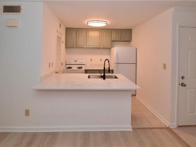 125 Granville Ct, Atlanta, GA 30328 | MLS #7737 | Compass