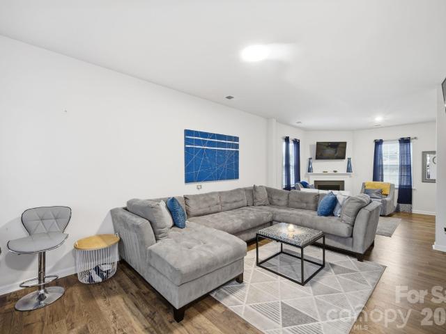 125 Gray Willow Street