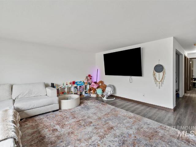 125 Donna Dr