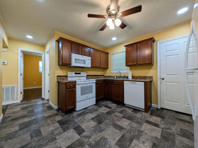 125 Dixie Dr NE