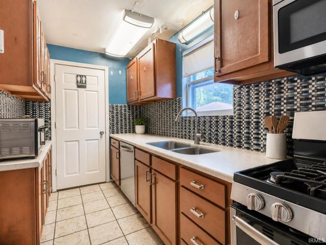 125 E Maple Grove