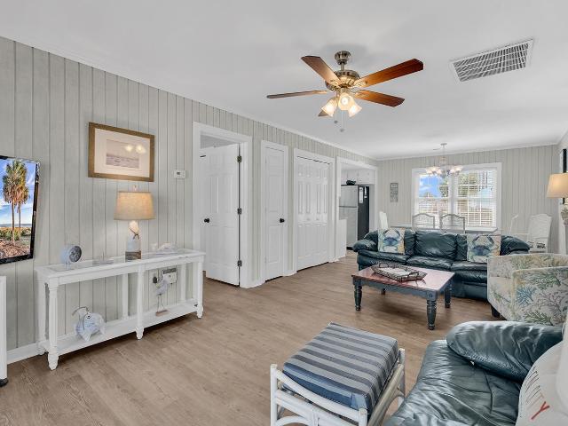 125 Easy St