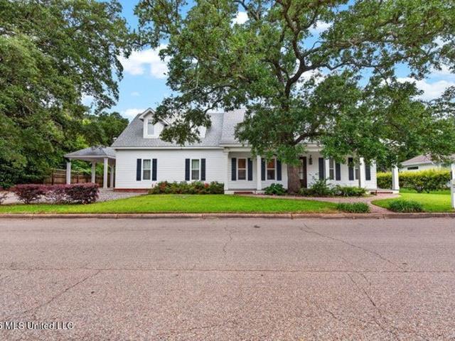 125 Espy Ave, Pass Christian, MS 39571