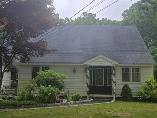 125 Keller Dr, Mastic, NY 11950