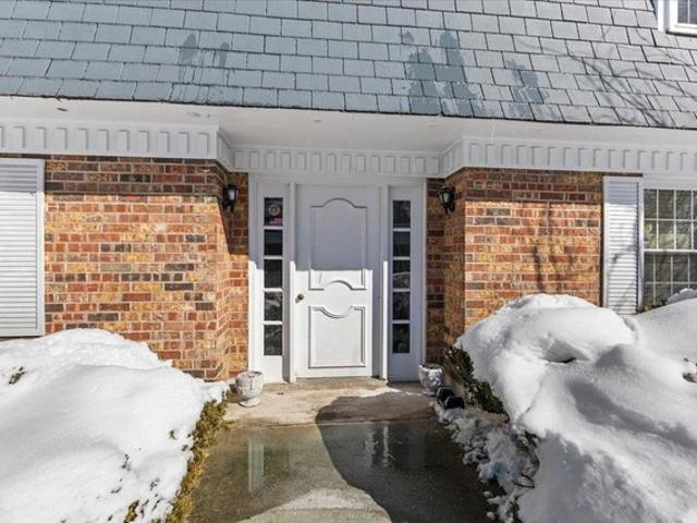 125 Kennedy Dr Apt 3, South Burlington, VT 05403