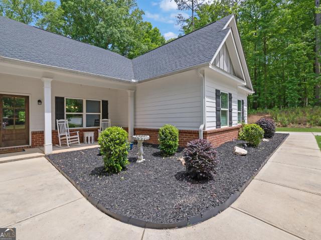 125 Hawthorn Lane