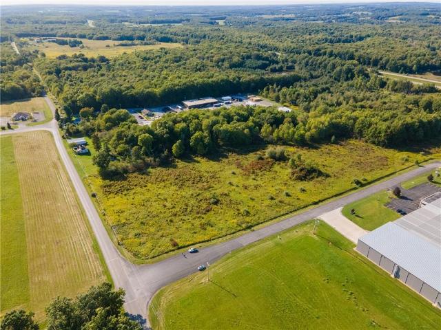 125 Hardinger Blvd, Barkeyville, PA 16127 | MLS #160732