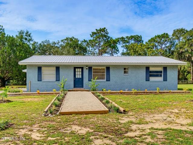 125 Hart Lake Dr, Interlachen, FL 32148