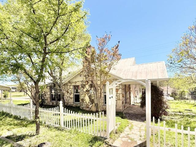 125 Henderson Branch Rd W, Ingram, TX 78025 | MLS #124042 | Compass
