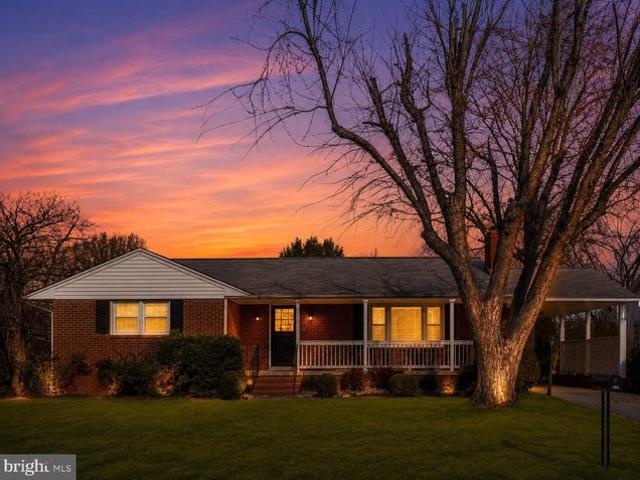 125 Hillcrest Dr, Fredericksburg, VA 22401