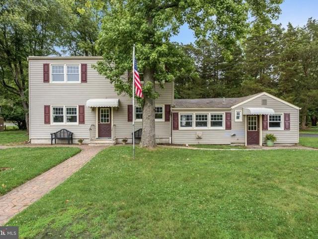 125 Iroquois Trl, Medford Lakes, NJ 08055