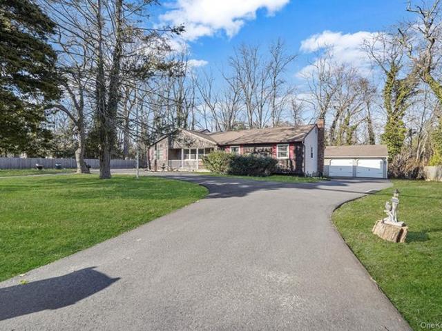 125 Lower Sheep Pasture Rd, East Setauket, NY 11733