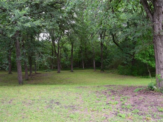 125 Lost Valley Dr, Lucas, TX 75002 | MLS #21137 | Compass