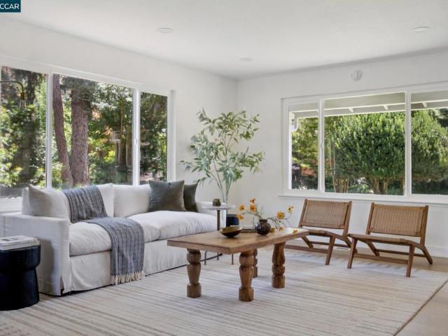 125 Larkwood Cir