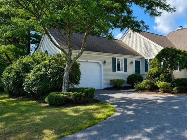 125 Leisure Green Dr N, Mashpee, MA 02649