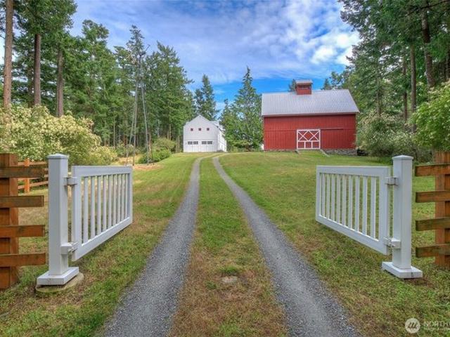 125 Mossywoods Ln, Orcas Island, WA 98280
